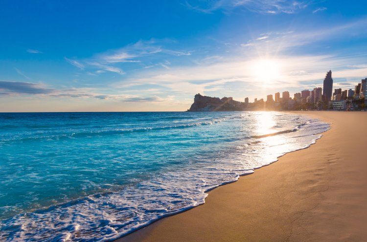¡ÚLTIMA HORA! Especial puente de agosto en Benidorm - BuscoUnChollo.com
